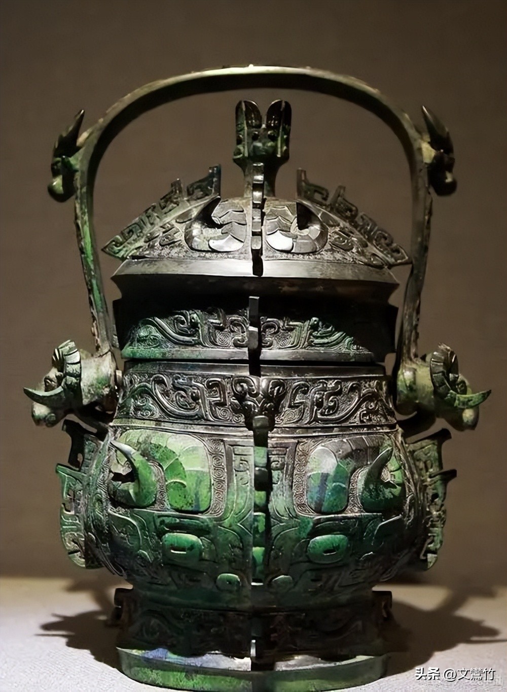 In 1928, Feng Yuxiang sent an army to encircle and suppress the tomb ...