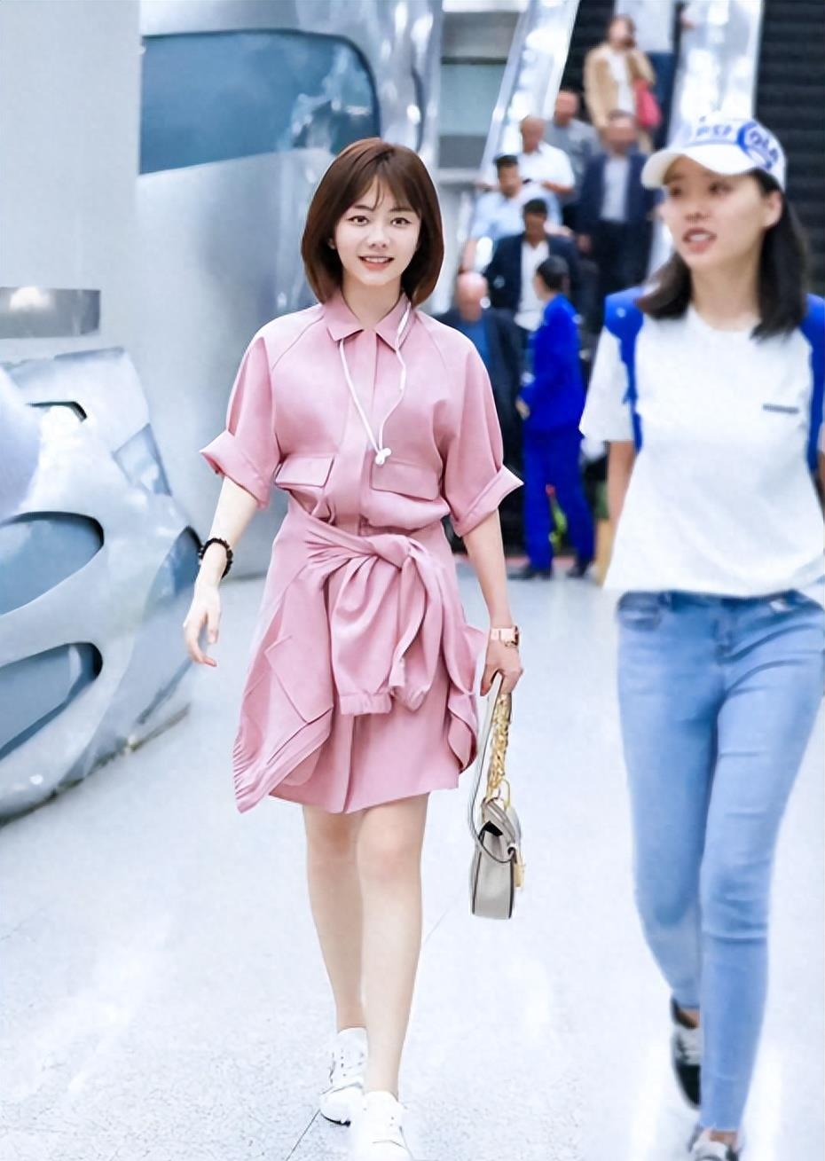 These actresses are only 1.5 meters tall? If you're not tall enough ...