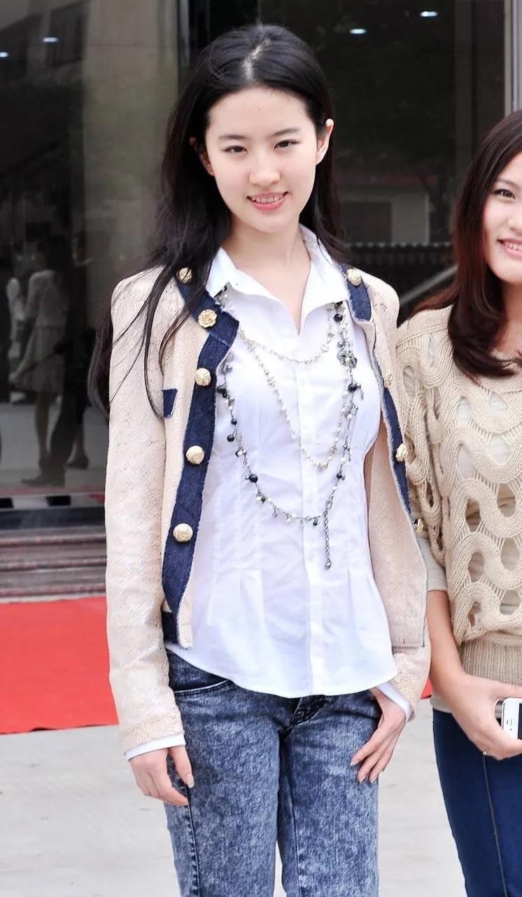 Liu Yifei in life - iNEWS