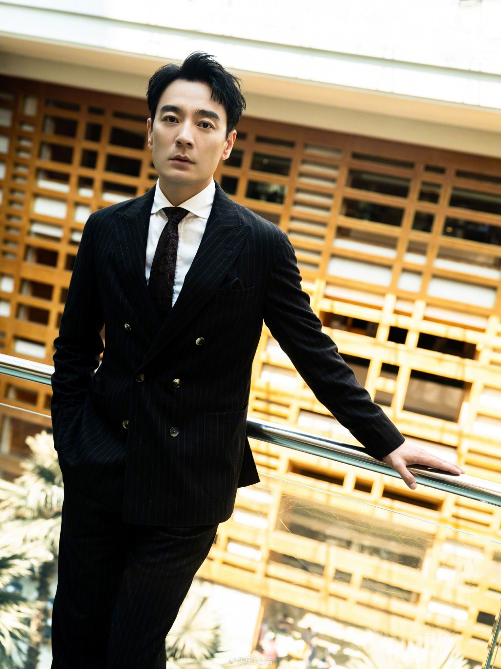 Li Guangjie has a strong aura at the Shanghai Film Festival, and the ...