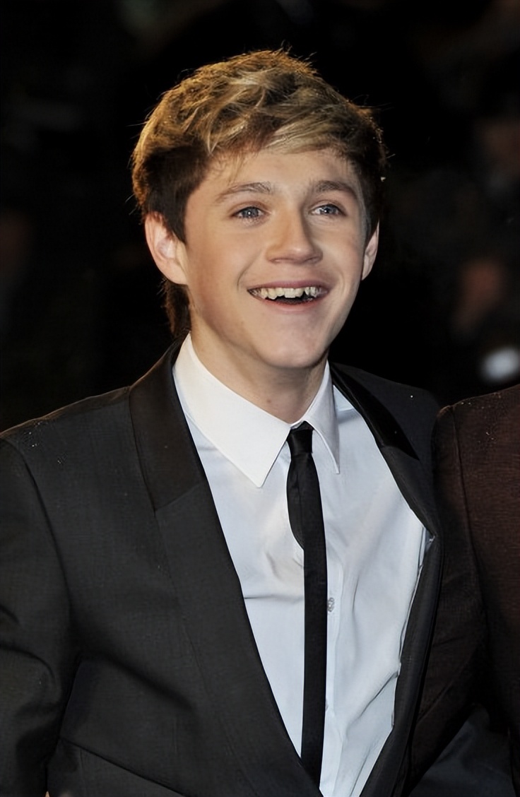 12 Celebrities Who 'Glowed With Teeth Remodeling' - iNEWS