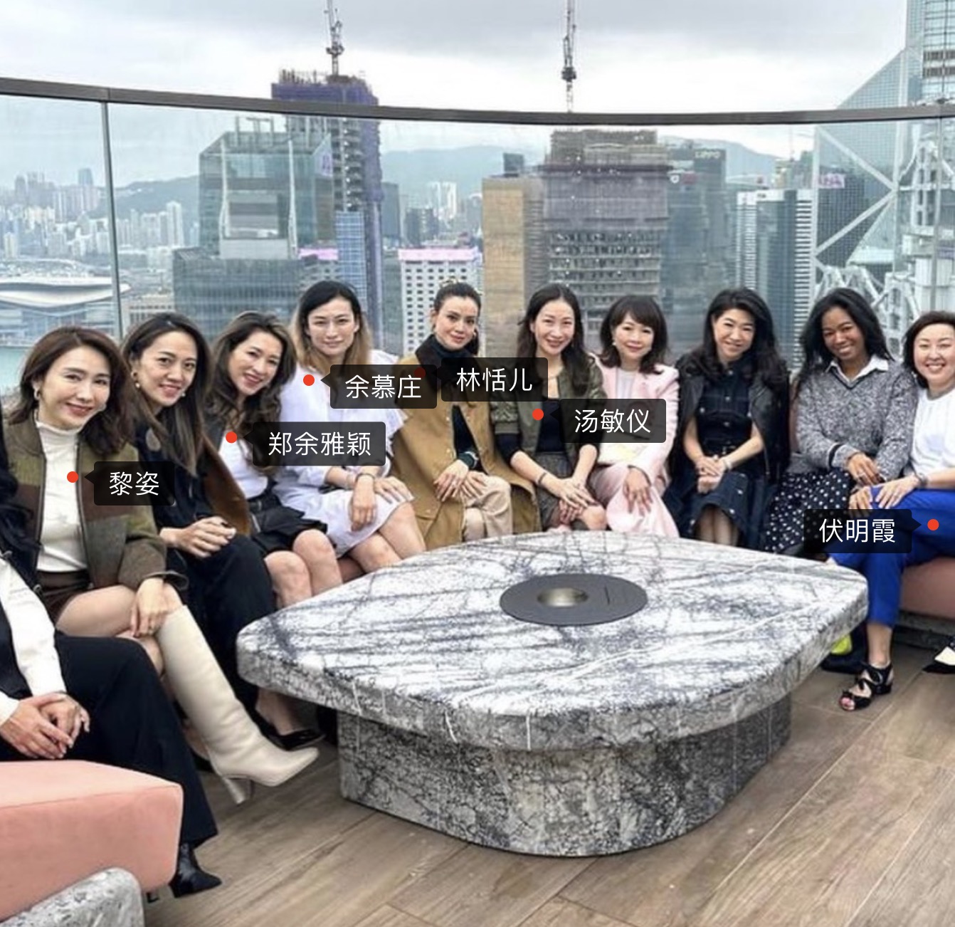 Hong Kong socialites attend the dinner! Fu Mingxia and Feng Yumuzhuang ...