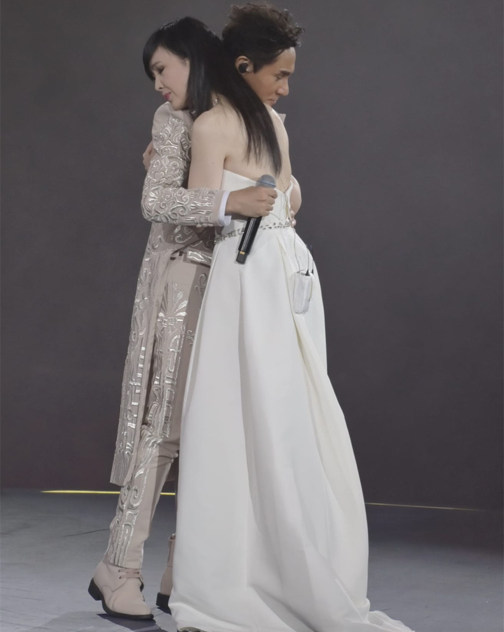 Zhou Huimin appeared in Huang Kaiqin's concert!54-year-old wears a ...