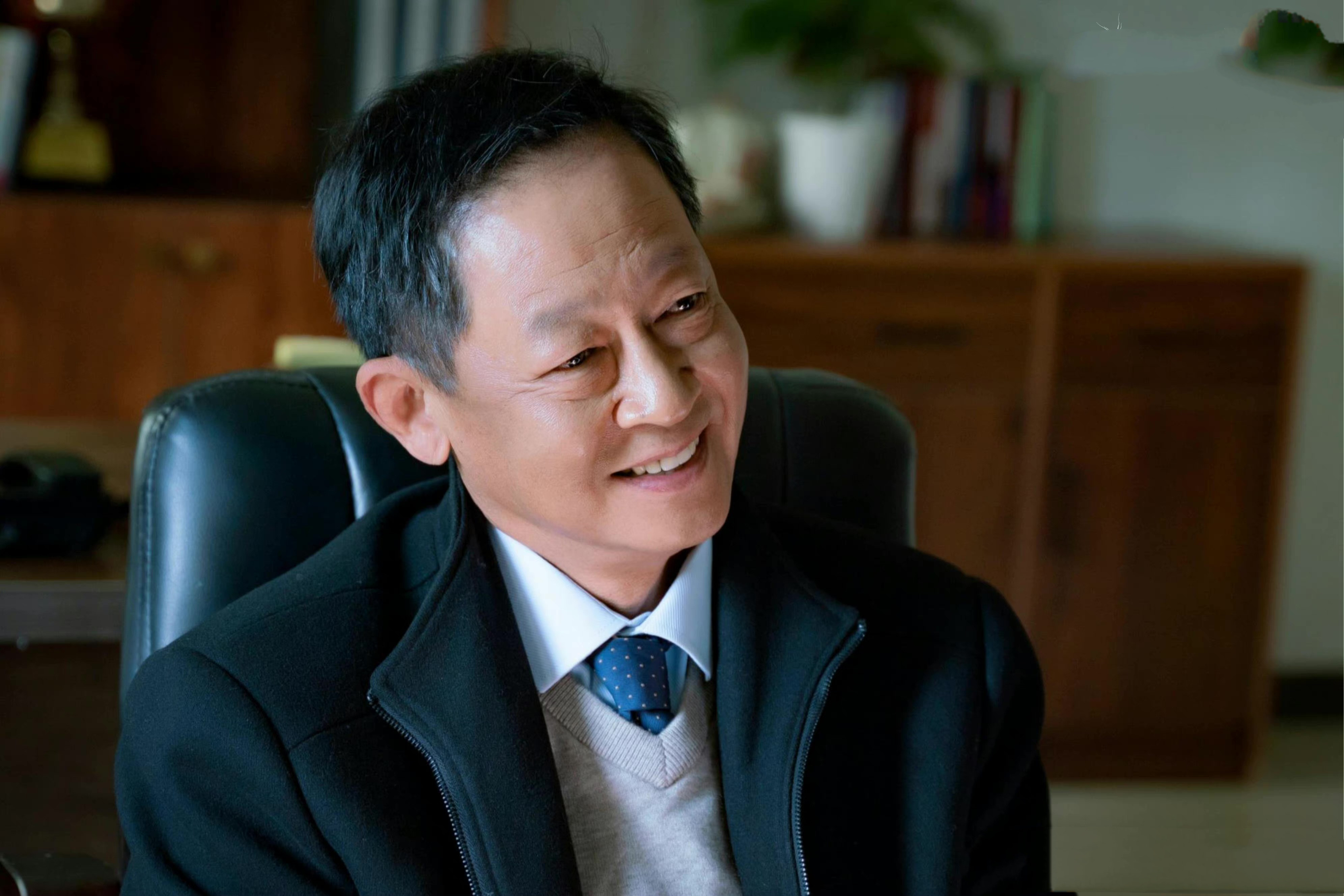 Wang Zhiwen's new drama "Awakener" starts tonight, with a strong cast ...