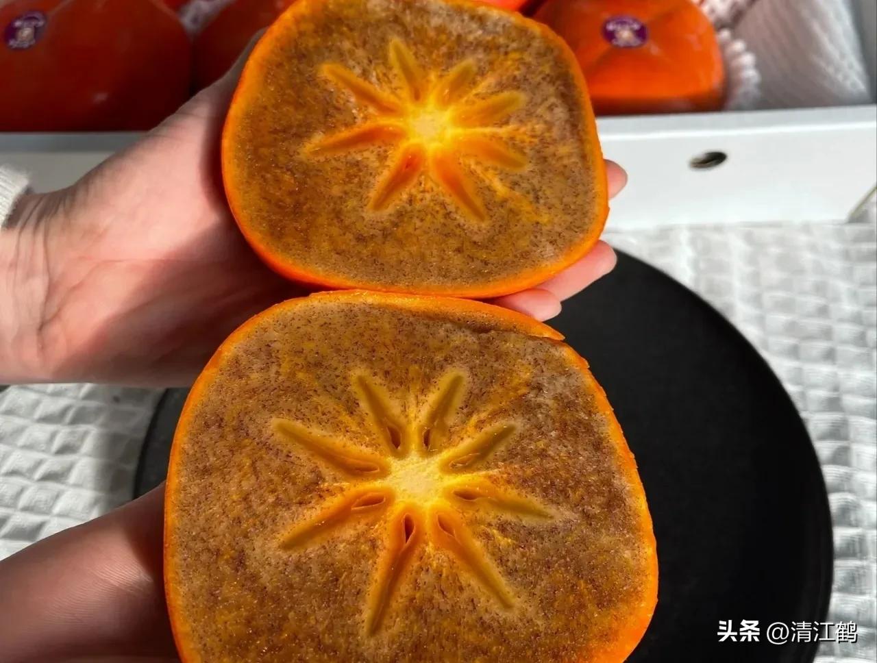 Delicious black persimmons, a mouthful of honey pours into the heart ...