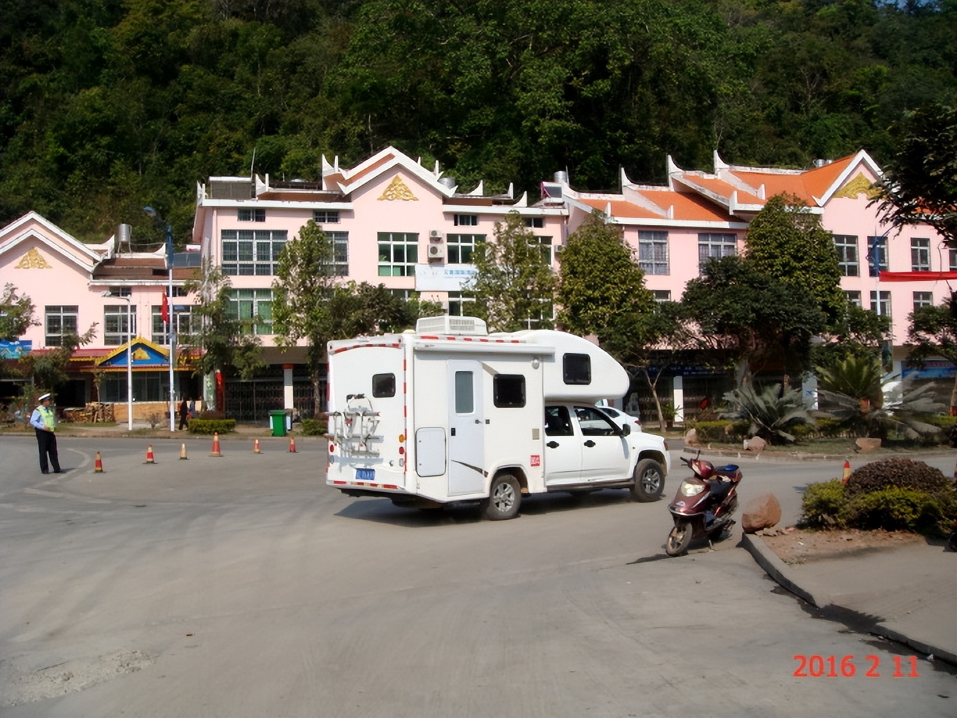 Self-driving tour of Laos: 1. Exiting the country by people and ...