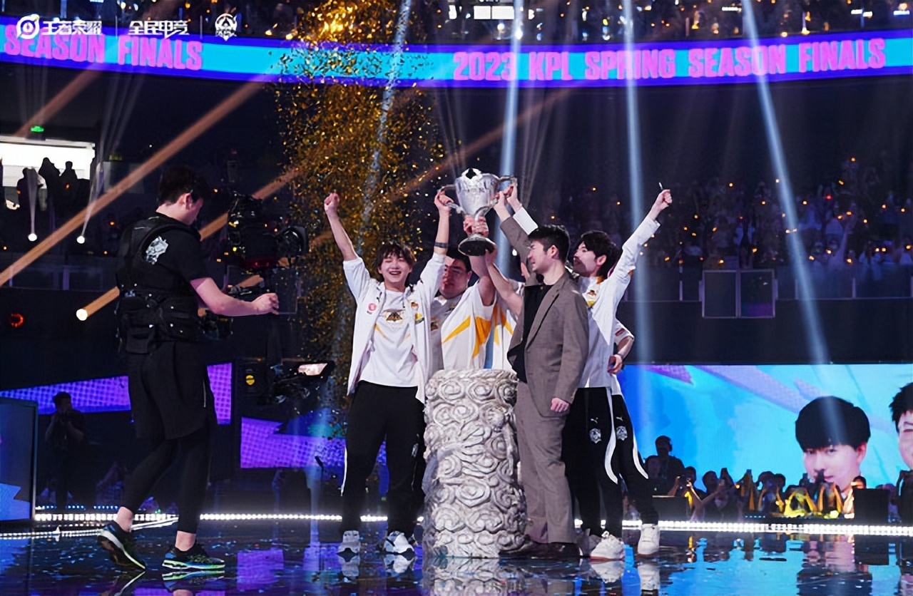 The Wolves defeated WB and regained the Silver Dragon and became king ...