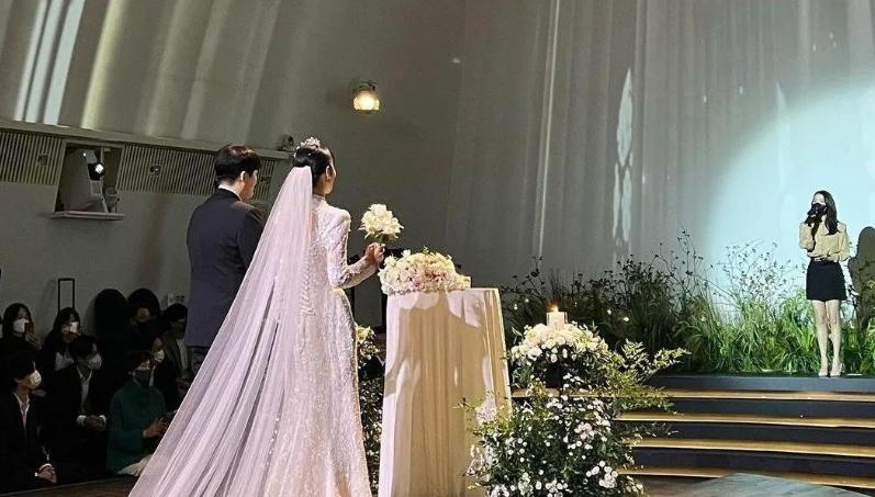 Lee Jong Suk and IU's love affair exposed, ready to get married ...