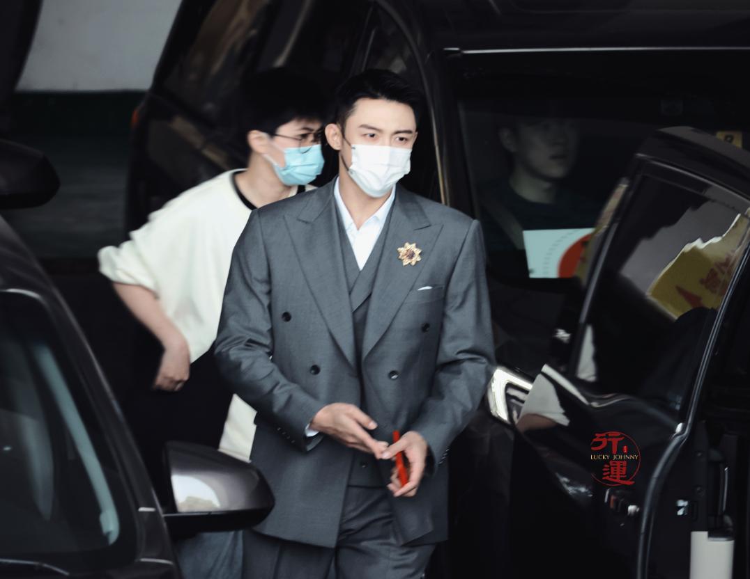 Gong Jun's "Extreme Challenge" fox is so cute! Huang Jingyu is a male god in uniform, fans: I ...