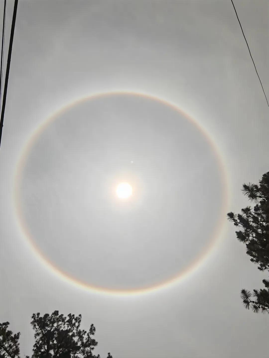 Strange solar halos appear in the sky of Wuhan, and the door of time ...