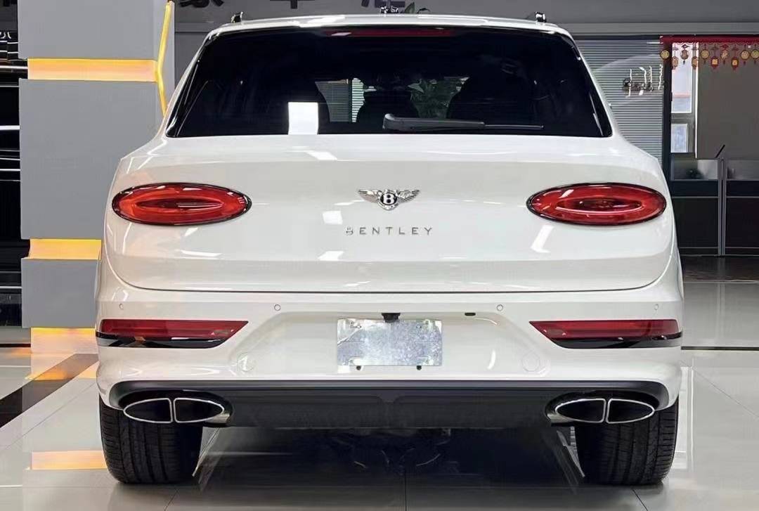 Bentley Bentayga revealed that "the rear seats were not installed ...