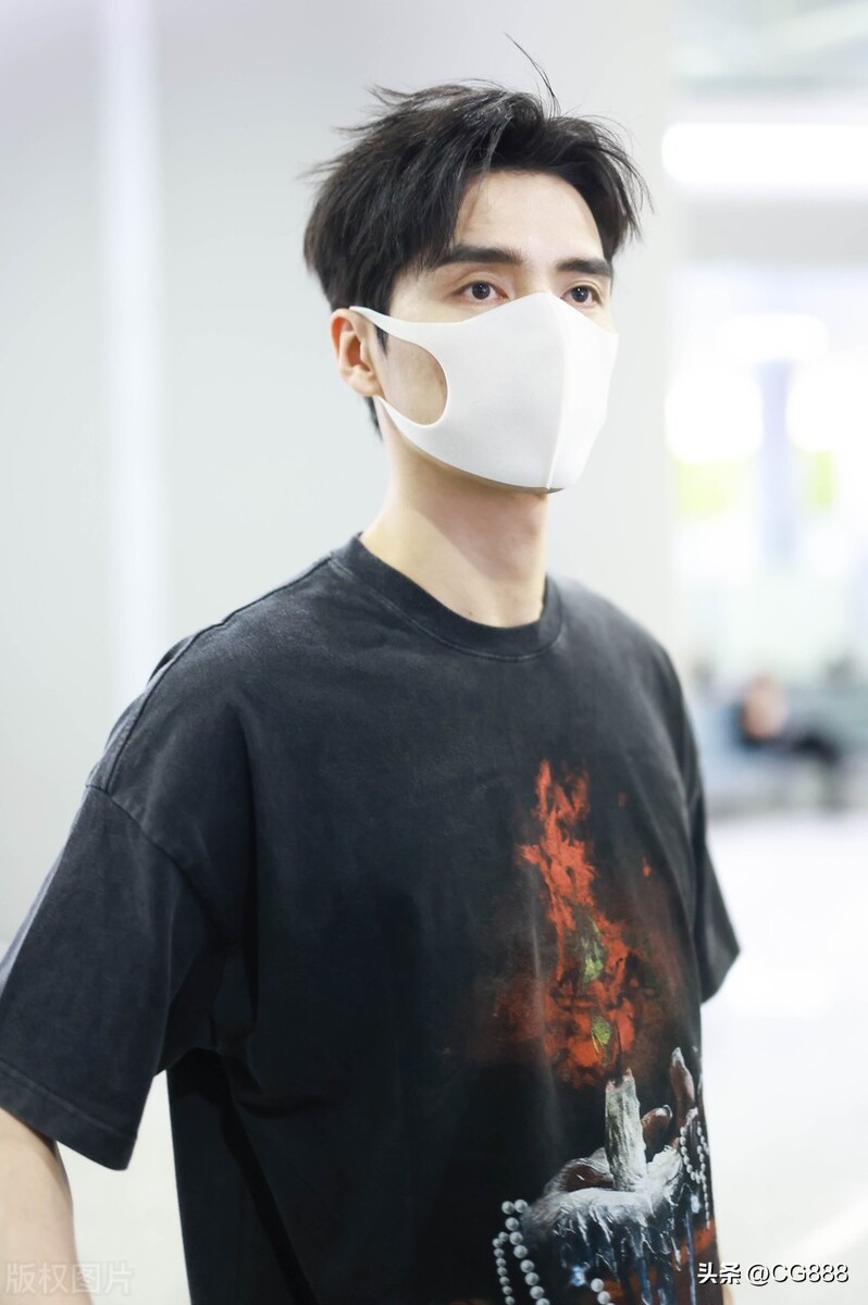 Ayunga appeared at Shanghai Airport - iMedia