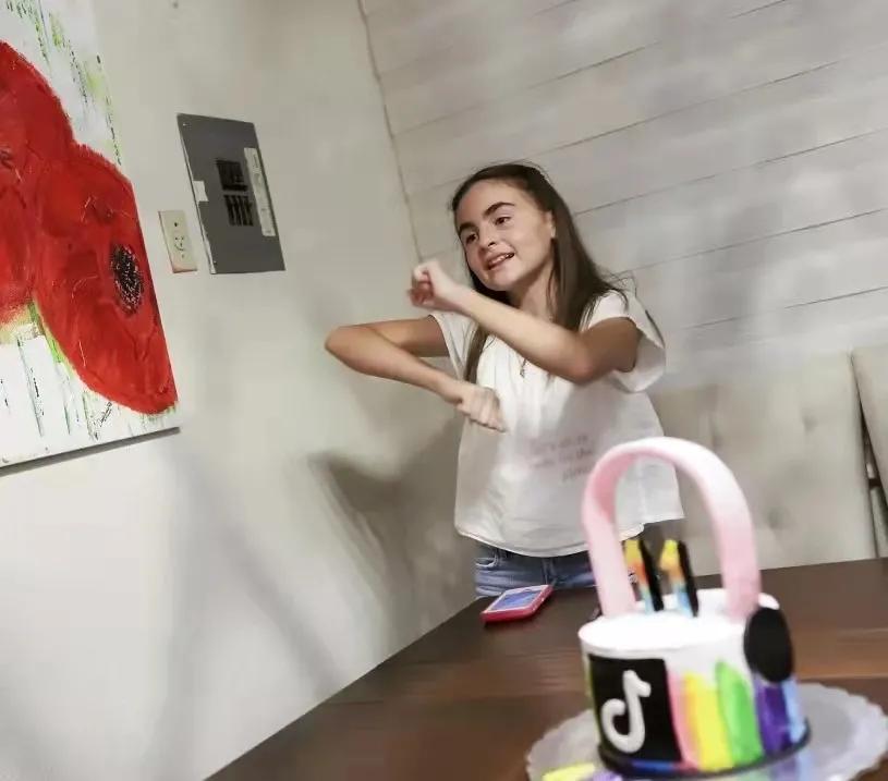 Before the battle of the Metaverse started, Xiao Zha gave Zhang Yiming ...