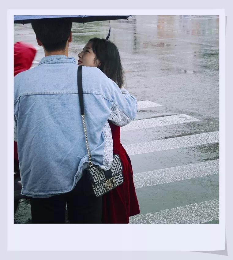 When shooting portraits in rainy scenery, you should feel your feelings ...