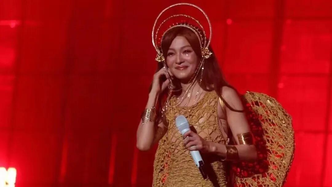 Angela Chang's "Fable" World Tour Concert is an auditory and visual ...