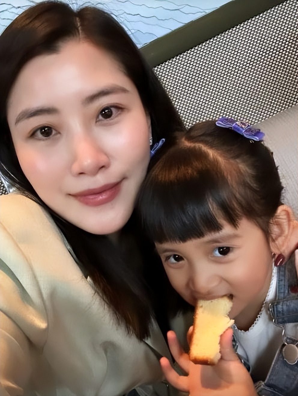 Super socialite Chen Xueling takes her son on a private jet to meet the ...