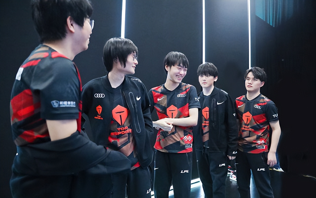 LNG大戰EDG，賽前海報攻擊性十足：小豬提款機 - 頭條匯