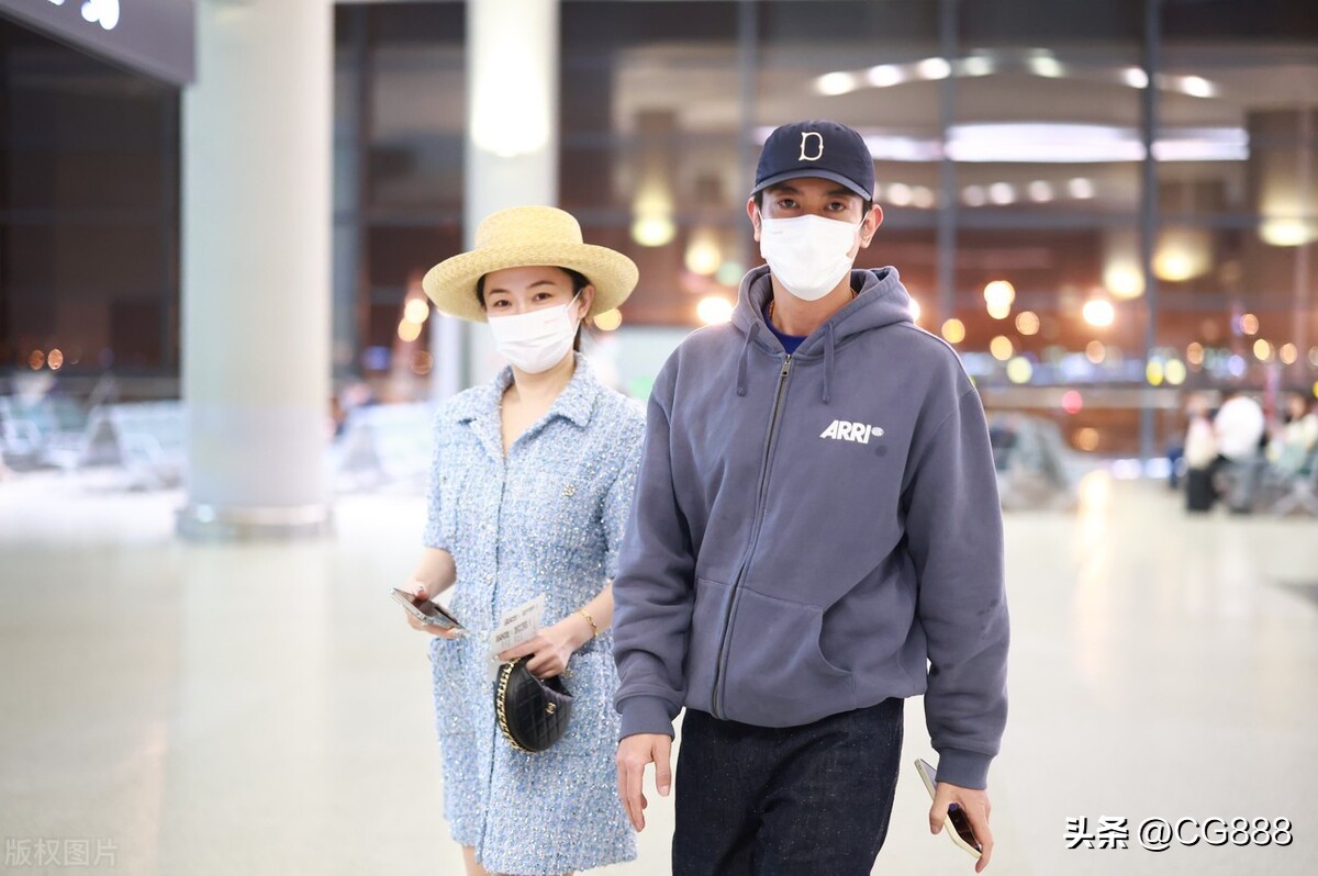 Huo Siyan and Du Jiang's couple appeared at Shanghai Hongqiao Airport in the star airport photo ...