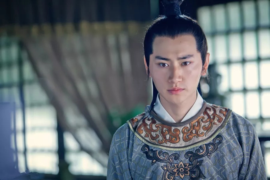 Although Zhao Kuangyin launched a mutiny to overthrow Hou Zhou, he ...