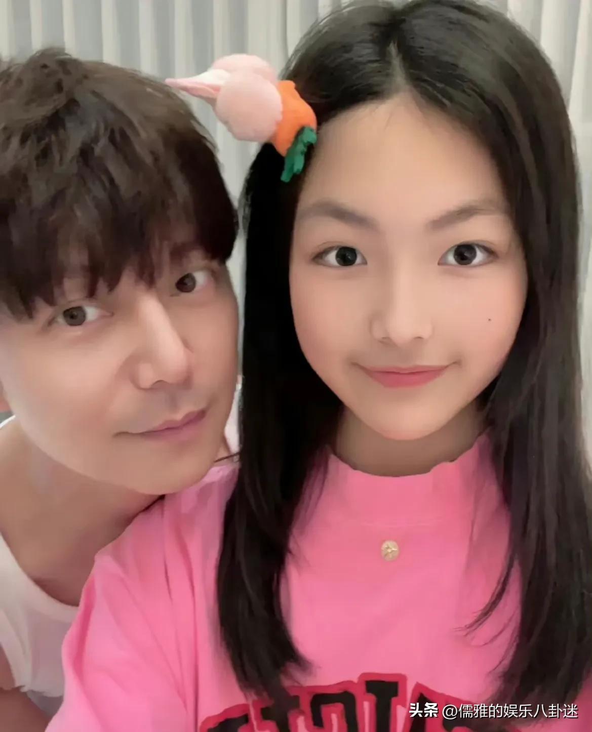 He Jiong and Wang Shiling took a group photo in the same frame ...