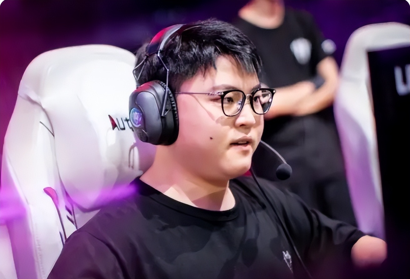 LOL: It is finally officially announced that Uzi will join EDG, and officially released Uzi's ...