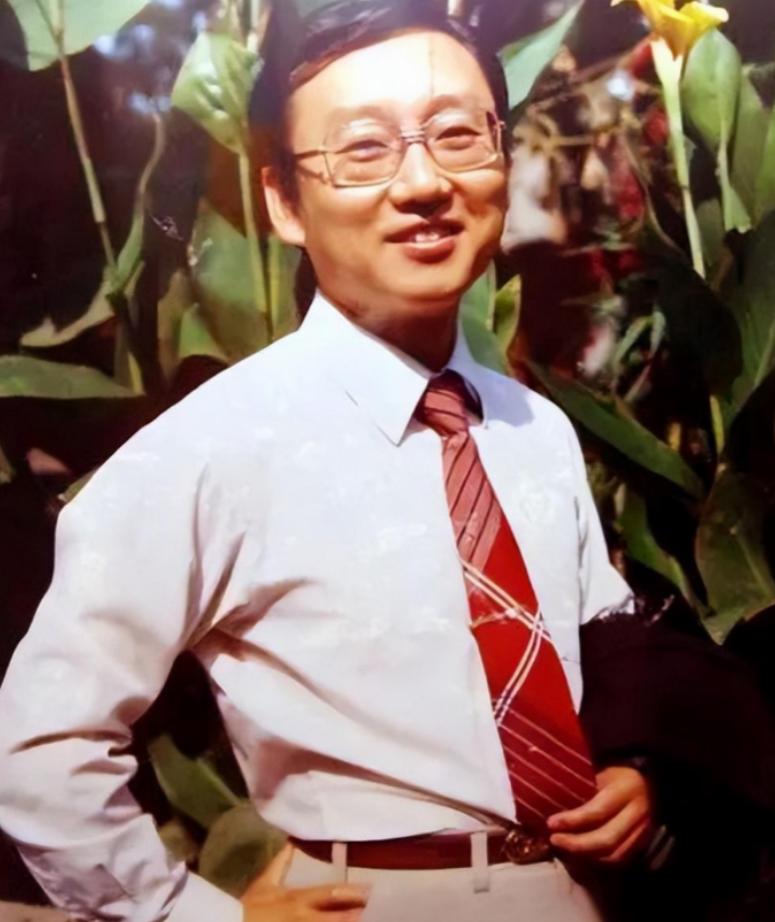 Singer Jiang Dawei: With his first wife for 49 years, there is bitterness behind the scenery ...