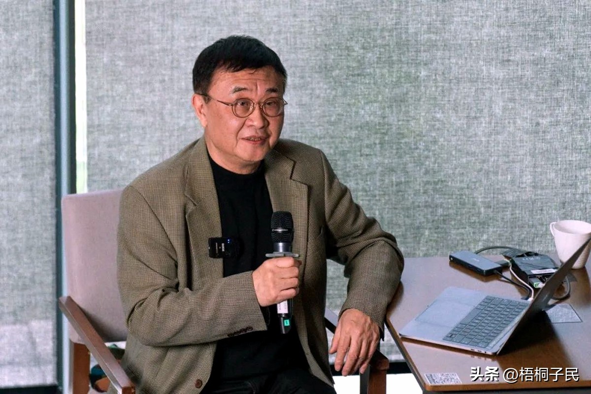 Listening to Mr. Tong Ming's interpretation of Mu Xin's poem ...