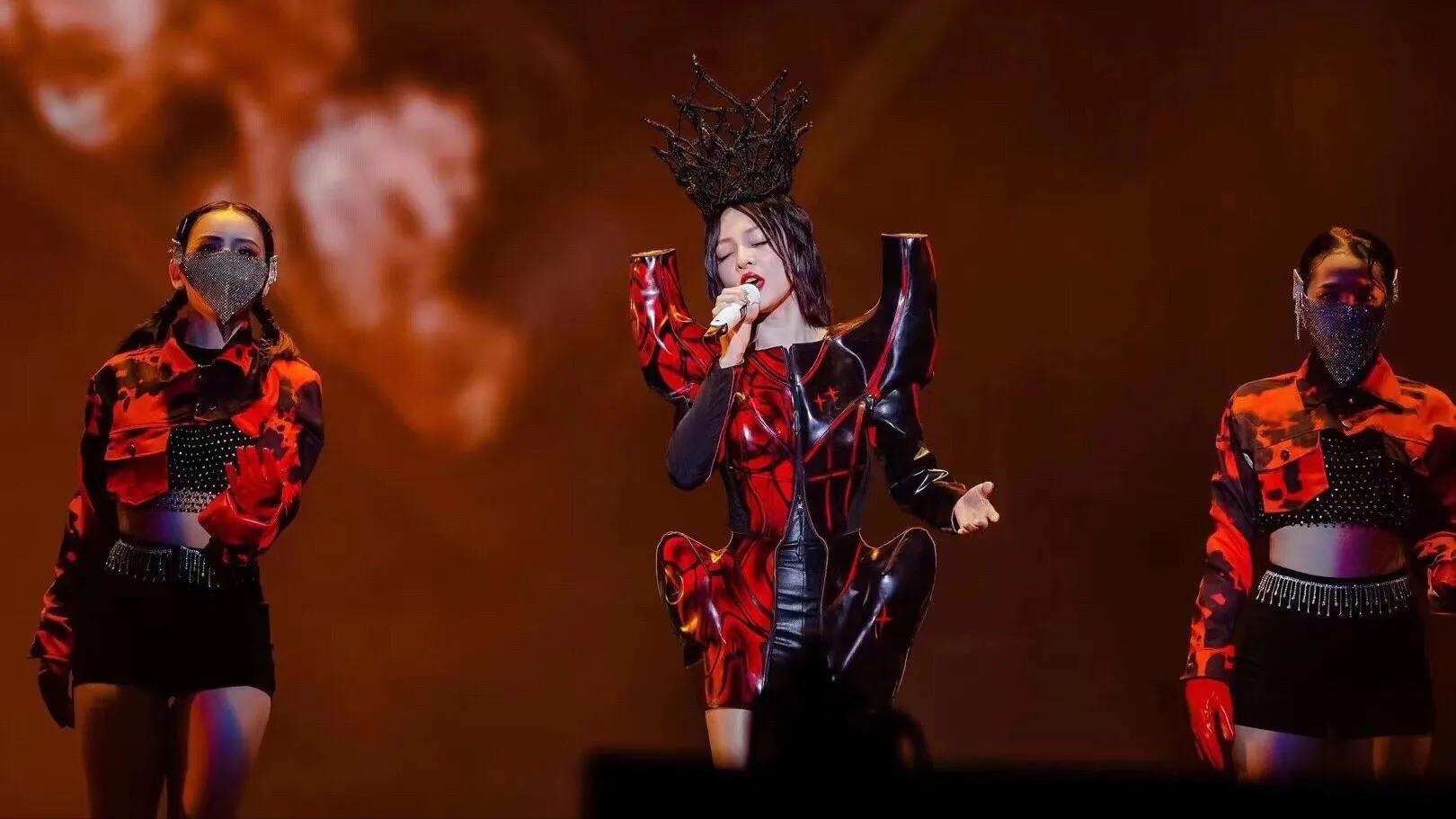 Angela Chang's "Fable" World Tour Concert is an auditory and visual ...
