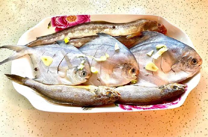 Mixed fish is new, and the taste of small fish is fresh - I love ...