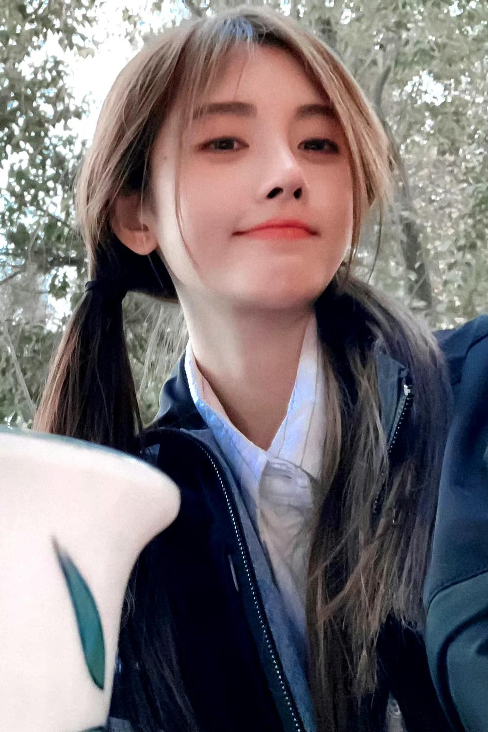 Ju Jingyi has daily beauty photos, she is so beautiful, cute and full ...