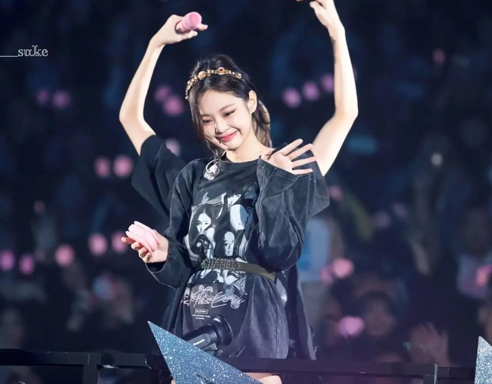Jennie burst into tears during her concert, netizens said: She is too ...