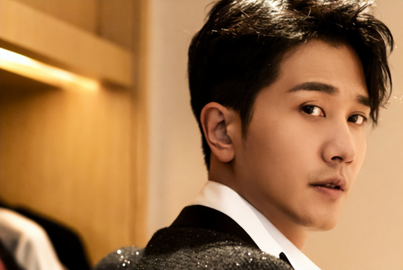 Peng Guanying promoted "Thin Ice" with his strength. What scandals did he have in the past? - iMedia