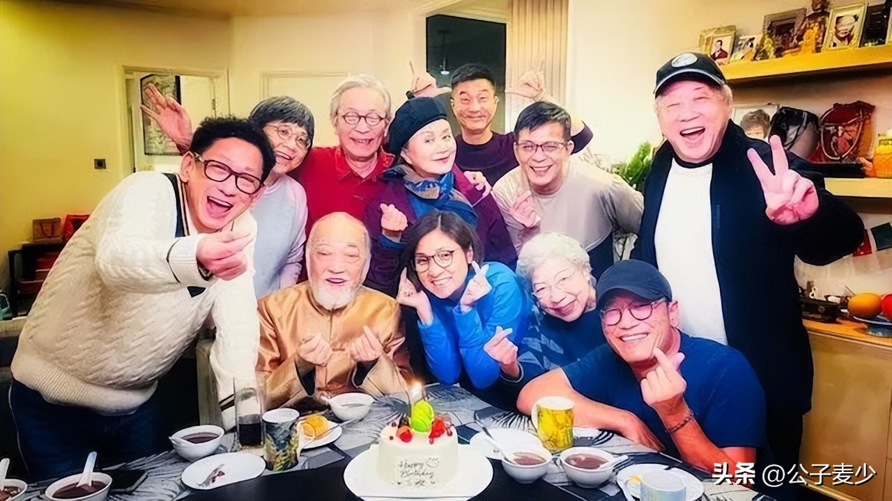 Michael Miu celebrates Chi Mei Chun's birthday!The two hugged and ...