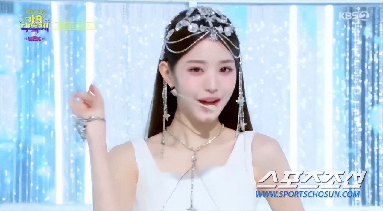 Who is the better of the three girl groups on the same stage; Song ...