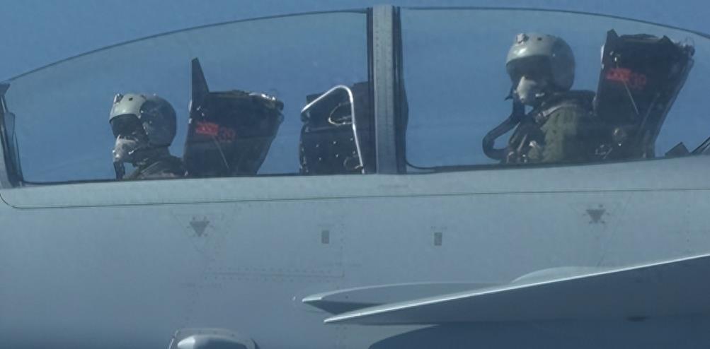 "Only 5 meters away from the Canadian reconnaissance plane"! Chinese ...