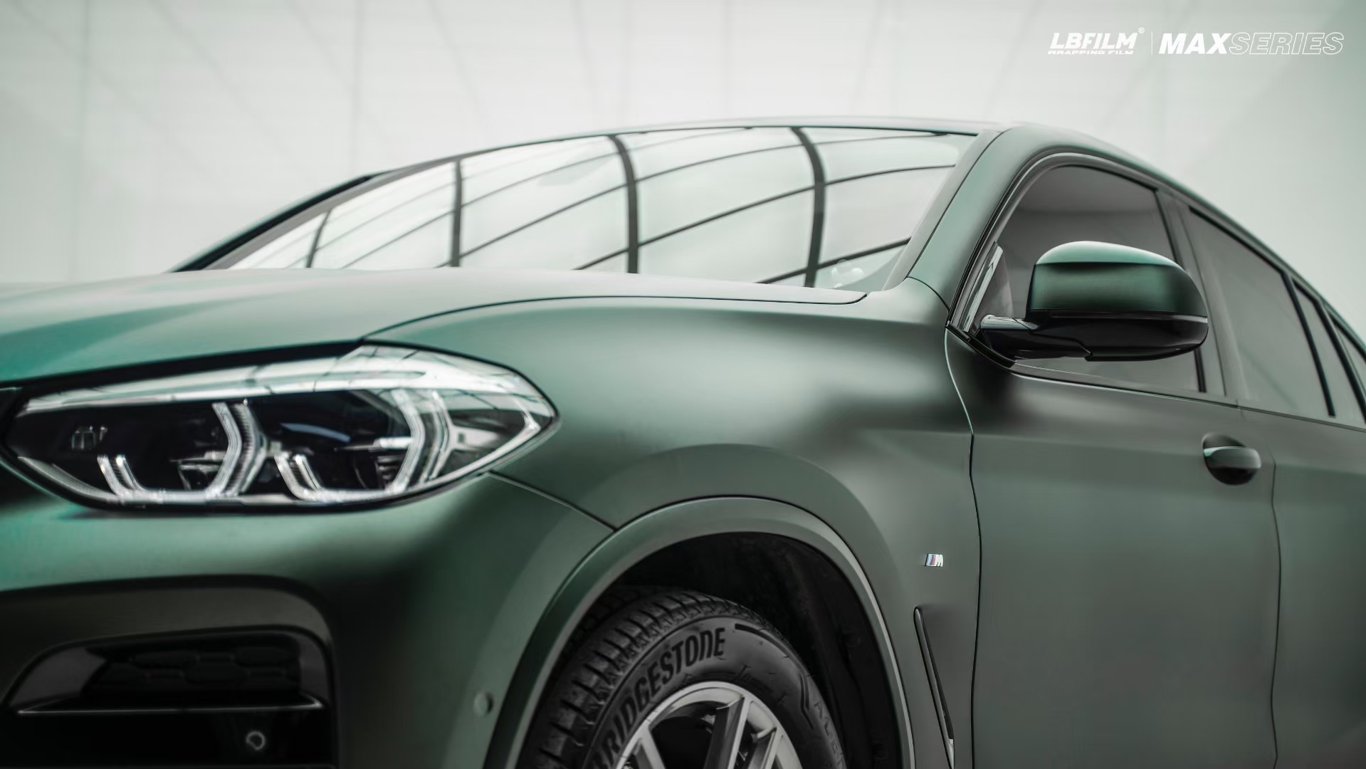 BMW X4-LB color change film fairy green, with a little mystery between ...