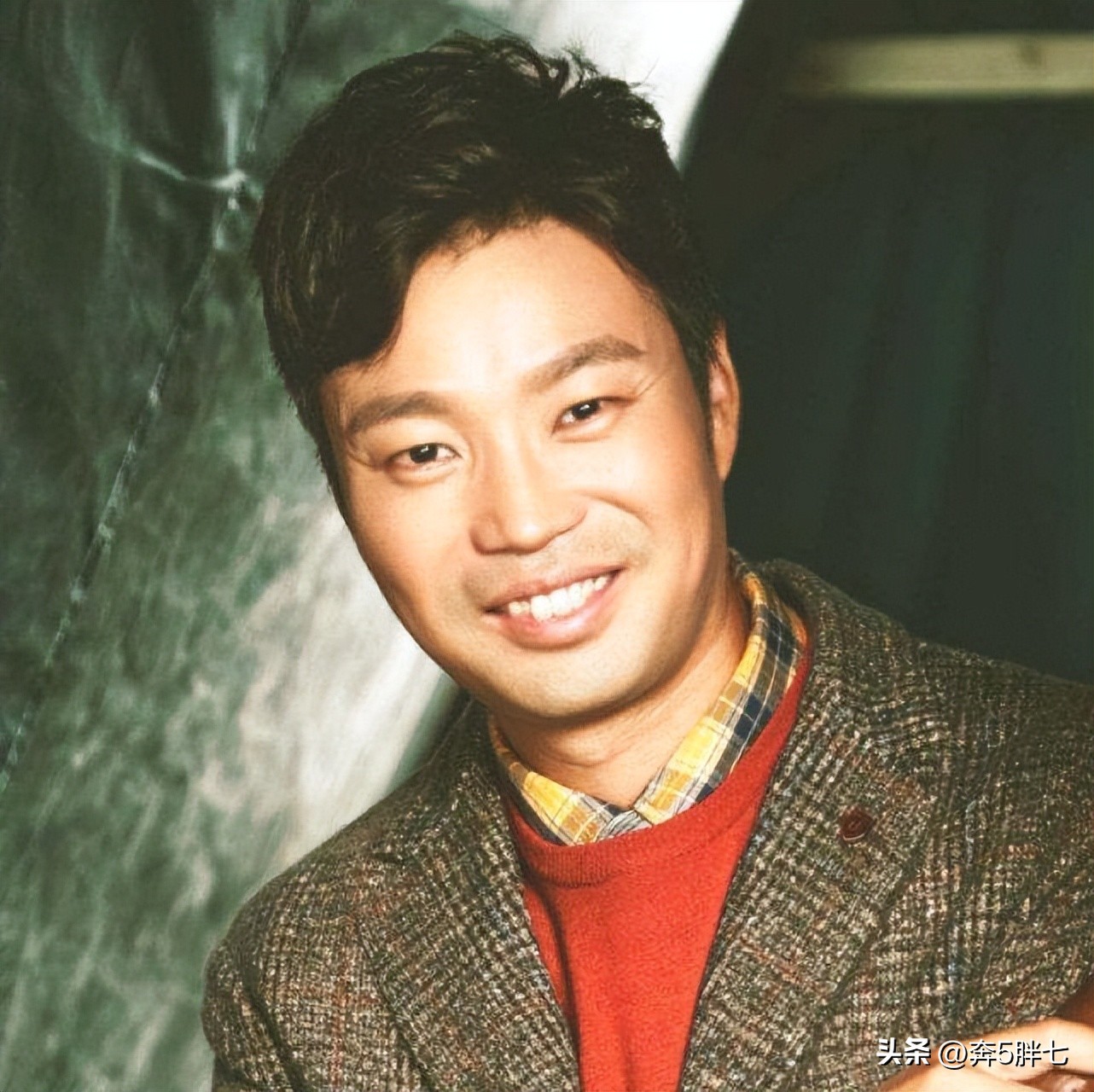 Wang Xun did not bring his sweet wife, he attended the party of rich ...