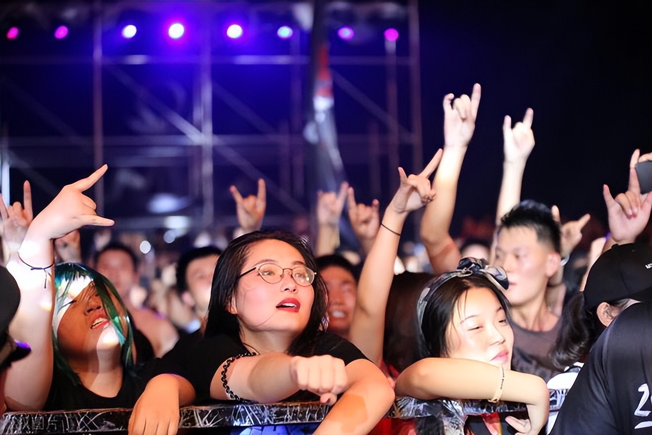 Li Manlin enjoys a different life, lamenting: the past life was in vain ...