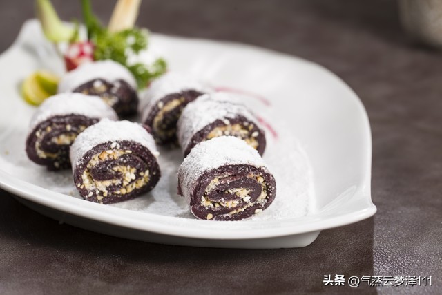 In love with food, how to make black sesame walnut glutinous rice rolls ...