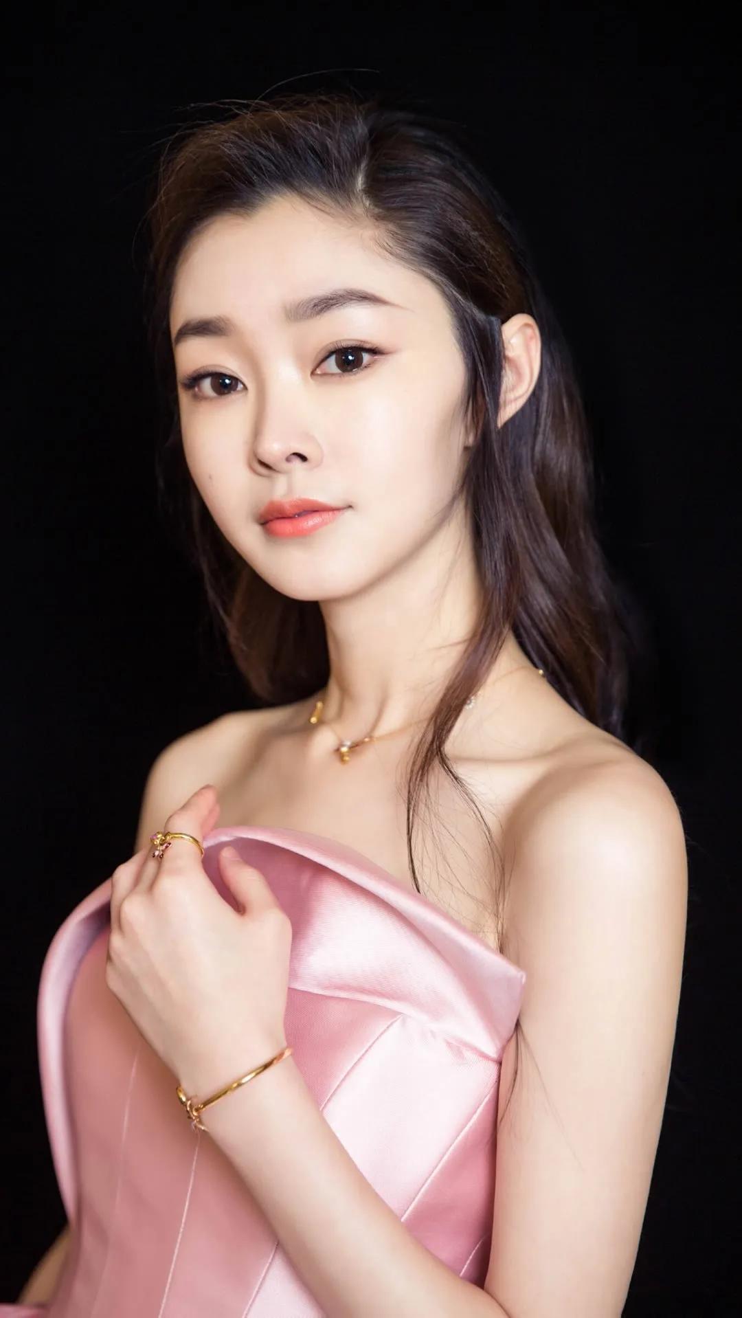 Celebrity Pictures - Issue 588 Song Yi - iMedia