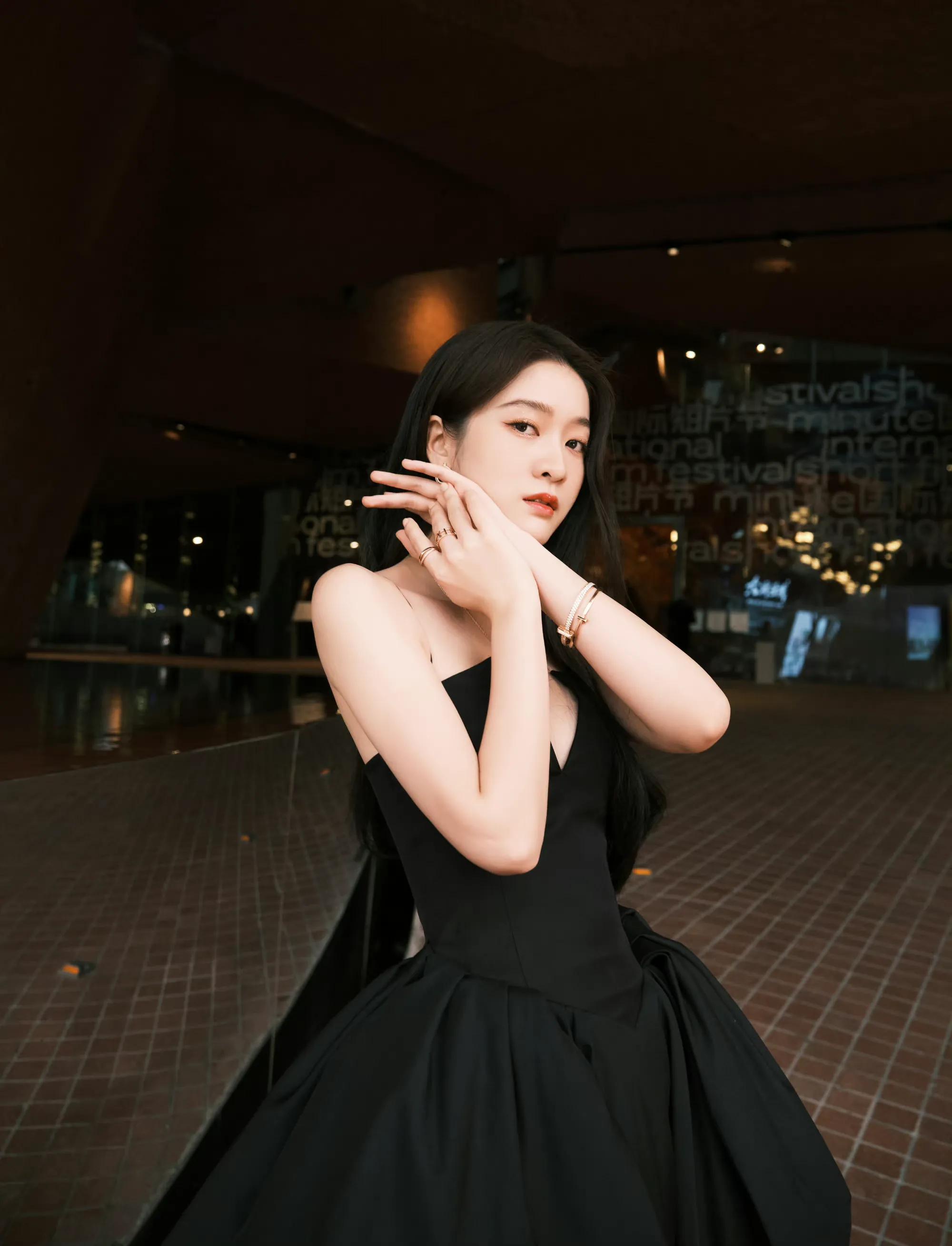 Zhang Xue welcomes the beautiful picture - iNEWS