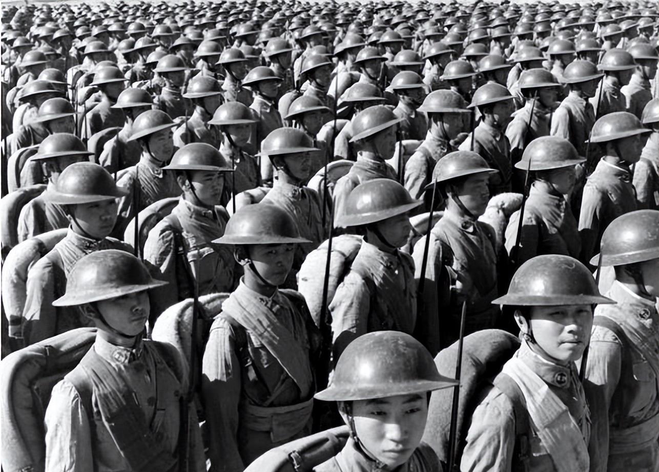 How many people are there in a standard infantry division, and how many ...