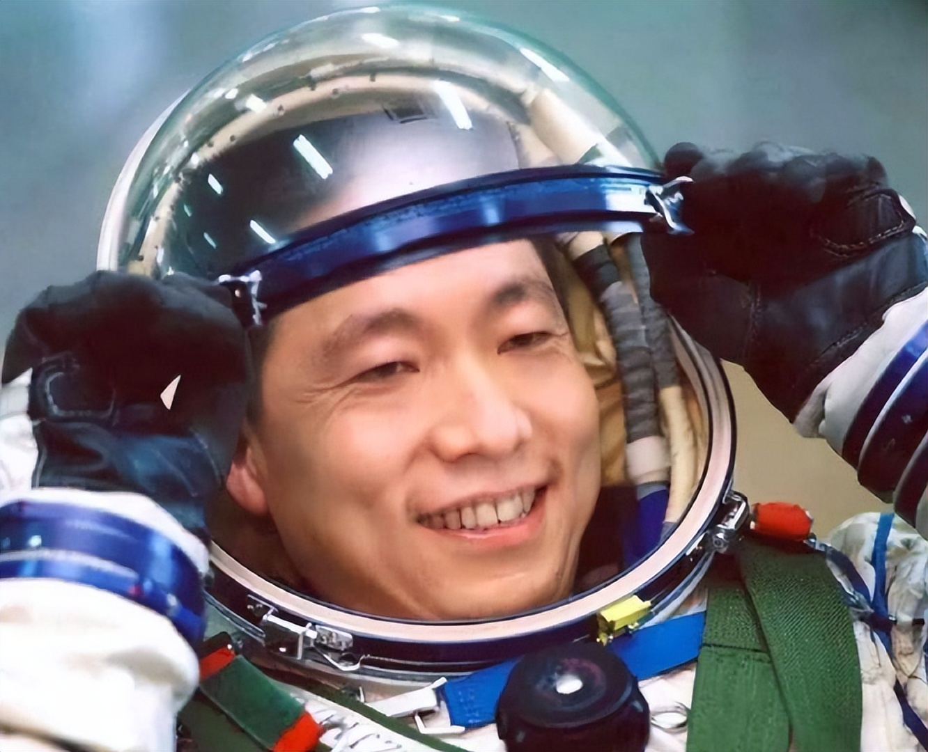Yang Liwei heard a "knock on the door" in space, and the mystery was ...