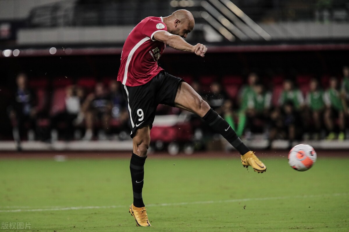 Chengdu Rongcheng signs Brazilian center Saldanha - iNEWS