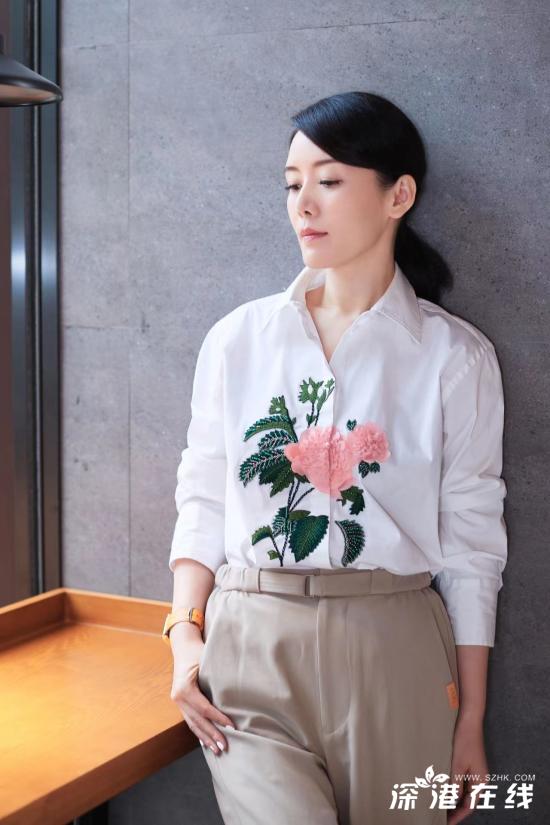 Che Yongli dressed up for afternoon tea to show off her temperament - iNEWS