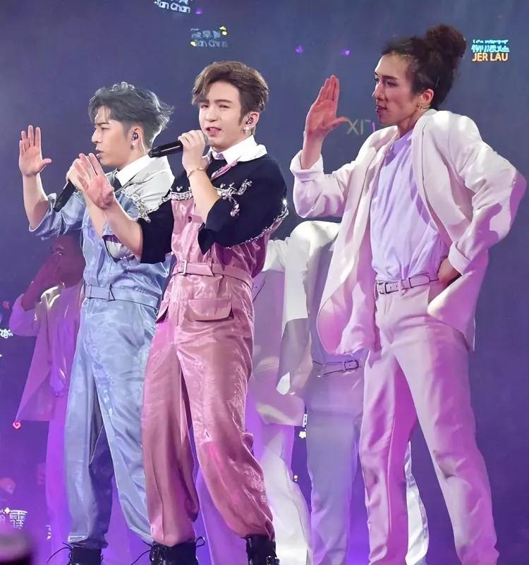 Li Qiyan's girlfriend revealed her latest injury: her boyfriend may ...