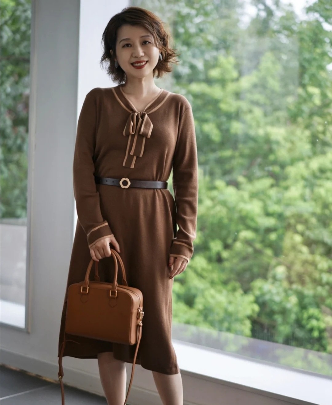 These are the most suitable fashion items for women over 40. The ...