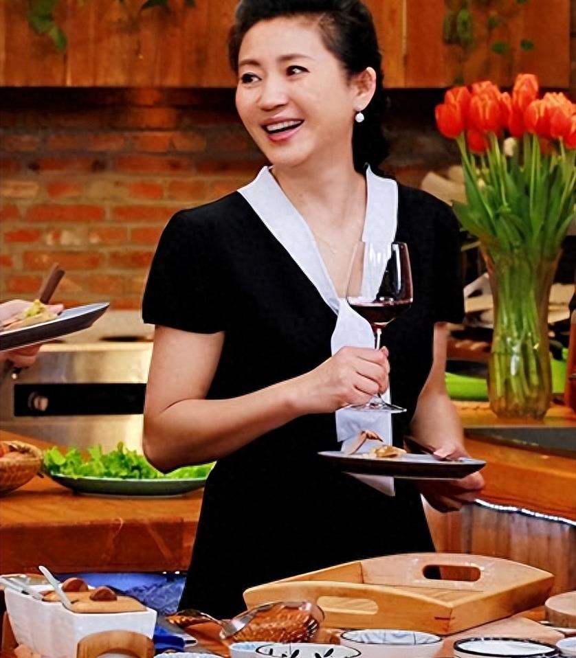 Pan Hong: From a popular little girl to a "professional mother-in-law ...