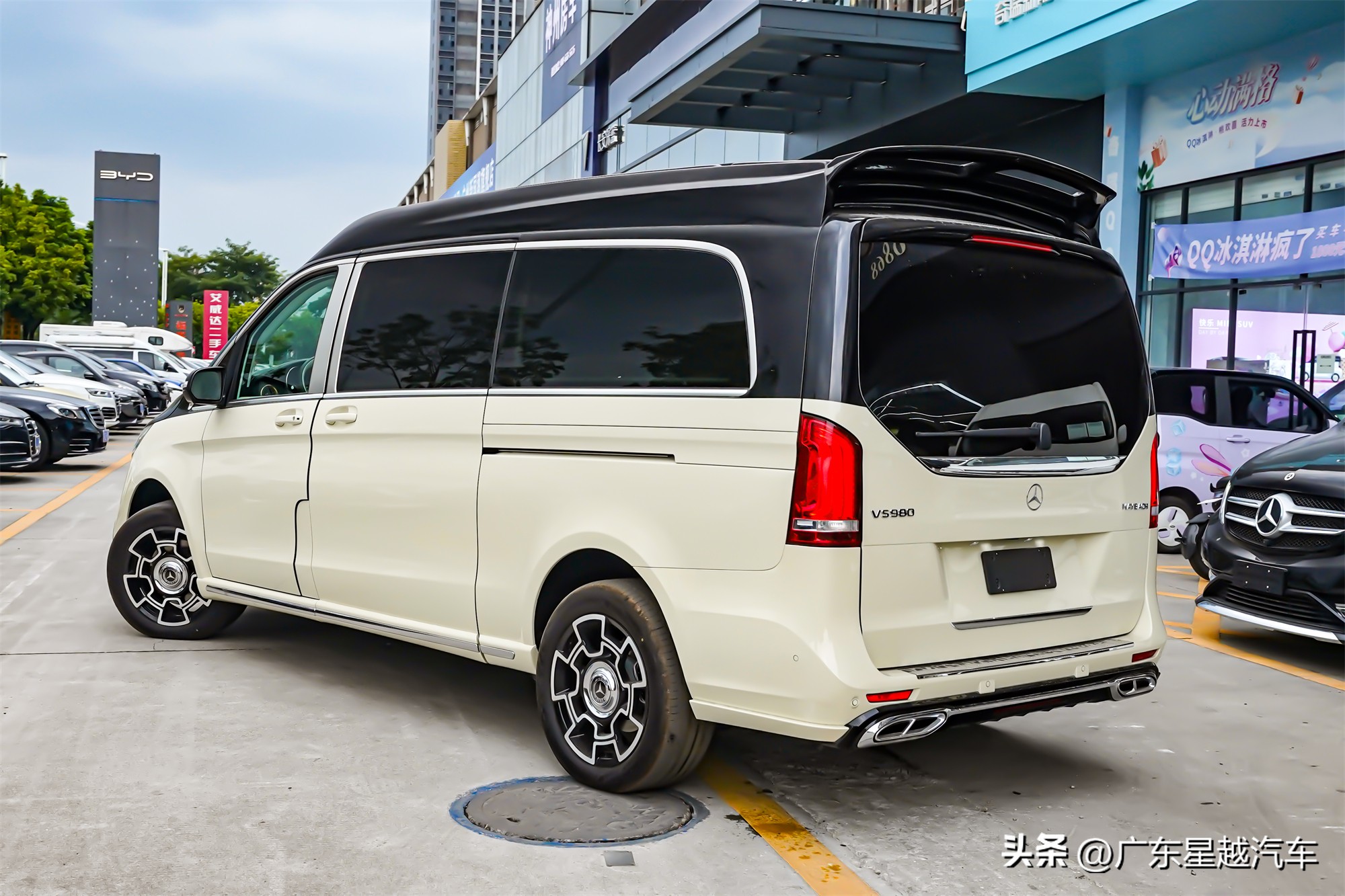 Real shot of the new Mercedes-Benz VS980, fully partitioned luxury 4-seat first-class cabin, too ...