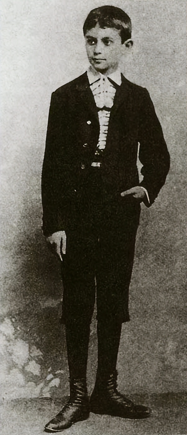 Brief introduction to the life of Franz Kafka, the significance of his ...